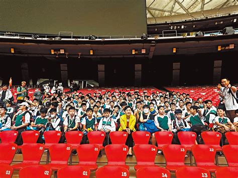 港生水立方快閃表演 夥京同學唱《一起向未來》 香港文匯報