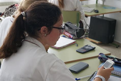aulaproyectomates USO DEL TELÉFONO MÓVIL EN LA CLASE DE MATES