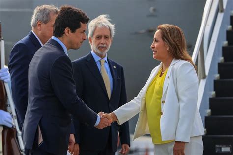 Dina Boluarte llegó a San Francisco con numerosa comitiva para participar en la APEC 2023 esta