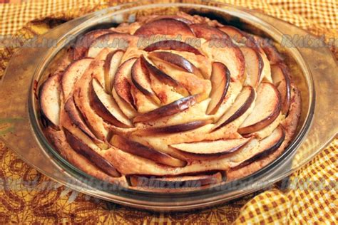 Пирог с яблоками на сметане и маргарине в духовке 7 фото в рецепте