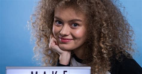 격려 곱슬 머리 스타일 곱슬머리 공화주의자 국민 윤리과 권한 부여 긍정적 인 메시지 단추 대표 라이트 박스