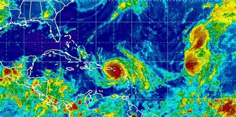 El huracán María reduce sus vientos máximos sostenidos El Nuevo Día