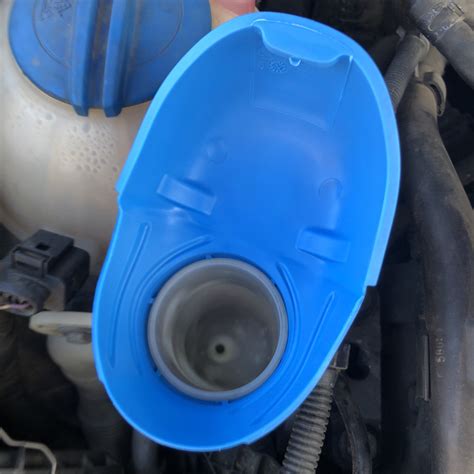 Крышка бачка омывателя СКАЛА — Volkswagen Golf Mk6, 1,4 л, 2011 года ...