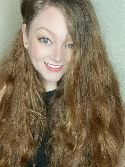 Say Hello If You Stopped Scrolling Rwholesomegirls