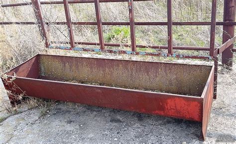 Продавам поилки за животни Съоръжения Клетки за отглеждане на