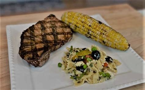 Bistecca Di Tonno Alla Griglia Il Tonno Corre Nelle Acque Del New England