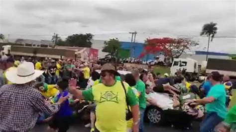 Un Conductor Atropella A Seguidores De Bolsonaro En Un Corte De