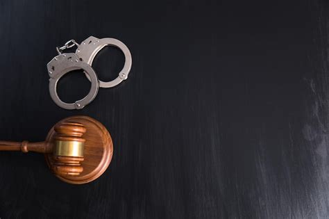Premium Photo Judge Gavel With Handcuffs