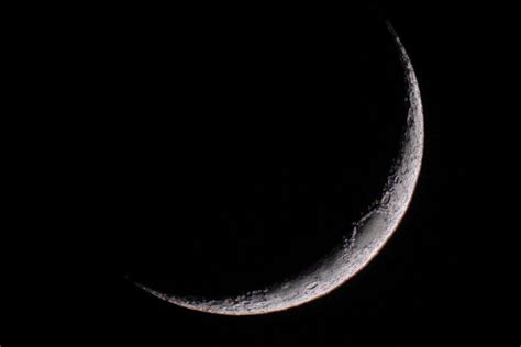 How To Photograph A Thin Crescent Moon