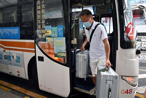 首批滞留三亚游客返程旅客海南省登机