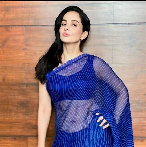 Pin By G Matter On Saree Sensuous Saree Models Sari Desi Models