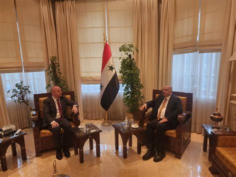 القائم بالأعمال المؤقت لجُمْهُوريَّة العراق في دمشق يلتقي وزير السياحة
