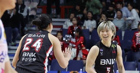 ‘우리은행 나와 Bnk ‘김소니아 더블더블 앞세워 삼성생명 격파3승 2패로 챔프전행 Wkbl Po