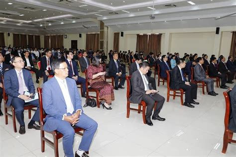 លោកអគ្គបណ្ឌិតសភាចារ្យ អូន ព័ន្ធមុនីរ័ត្ន