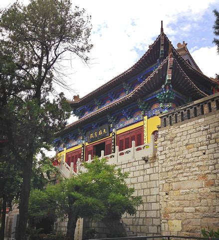 2024 的大殿是新修建的大佛殿在最后面才是真正的古迹大佛好像是被后加上的金面原来也许不是这样子 兴化禅寺 评论 去哪儿攻略