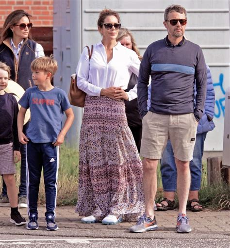 Семья наследного принца Дании на отдыхе. | Denmark royal family, Crown ...