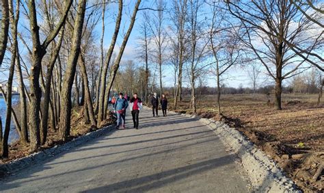 Велодоріжка та пляжна зона На Оболонському острові розпочали капітальний ремонт Хмарочос