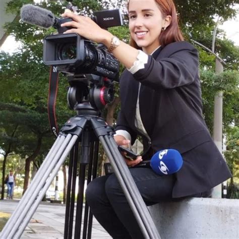 La Historia Detrás De Érika Zapata La Periodista De Moda En Caracol