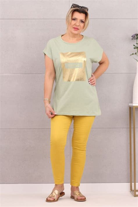 Piękna bluzka damska t shirt złoty nadruk khaki zielona Dla puszystych Femimoda pl