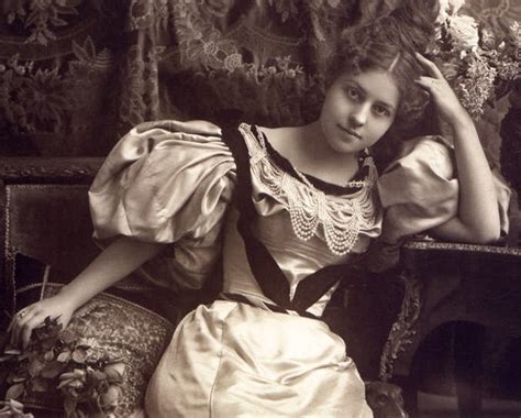 Beautiful Vintage Ladies Antique Photograph Vintage