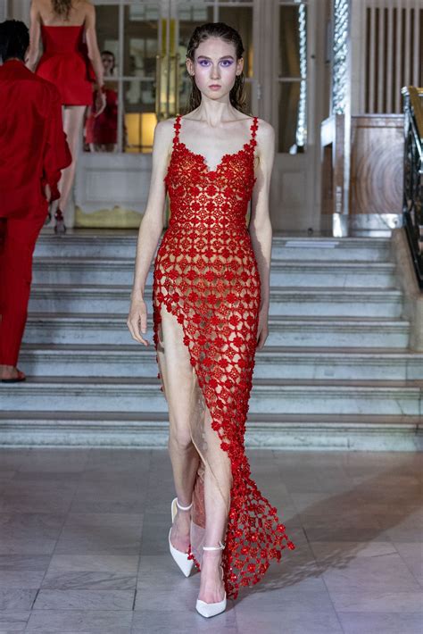 Tran Hung Is Back On The Lfw With His S S Collection Couture Dresses Runway Dresses Haute