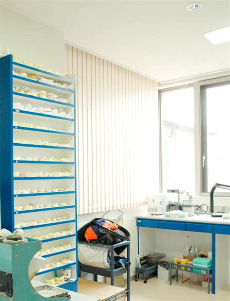 医院案内 熊本市西区の歯医者「関歯科医院」です。インプラント・歯科矯正、歯並びでお悩みの方はお問い合わせください