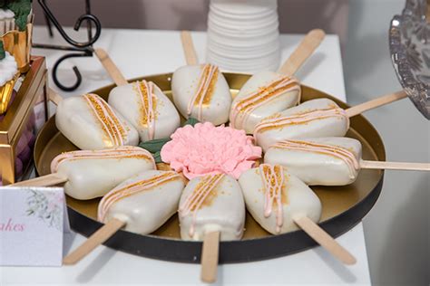 Υπέροχες ιδέες βάπτισης κοριτσιού με θέμα τα λουλούδια σε ροζ