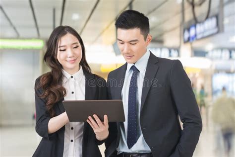 Business Man And Woman Discuss Stock Image Image Of Asia Male 46987363