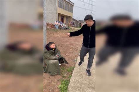 老奶奶说，等一下再起！老奶奶