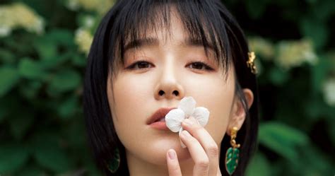 China Entertainment News Kan Qingzi Poses For Photo Shoot