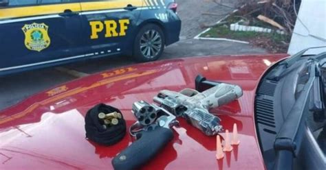 PRF Persegue Carro Clonado Na BR E Prende Dupla Que Planejava Assaltos Em Canoas