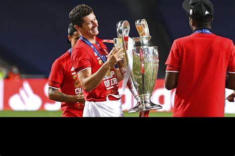 Robert Lewandowski 3 Gelar Juara 3 Gelar Top Skor