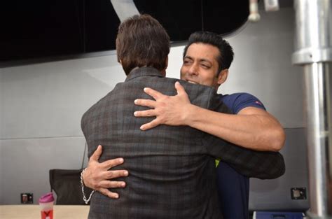 In Pictures When Amitabh Bachchan Hugged Salman Khan IBTimes India