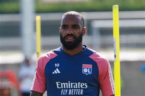 Ol Alexandre Lacazette Sur La Corde Raide Avant La Finale De Coupe De