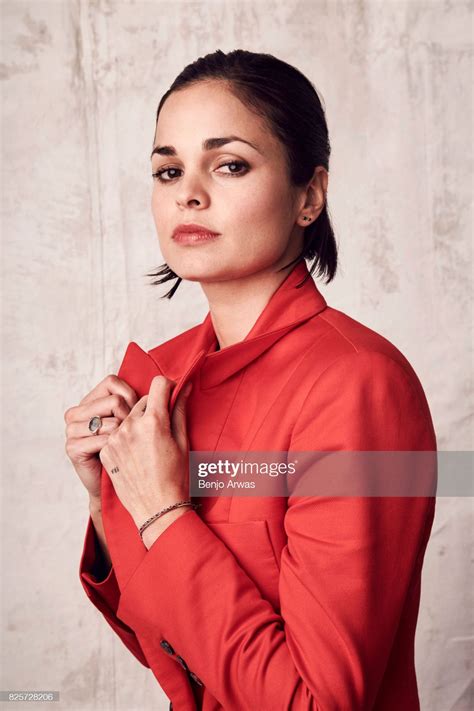 Nieuwsfotos Actress Lina Esco Of Cbss Swat Poses For A The