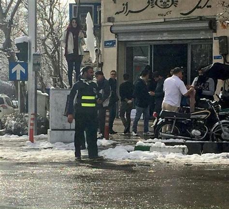 ویدا موحد، دختر خیابان انقلاب