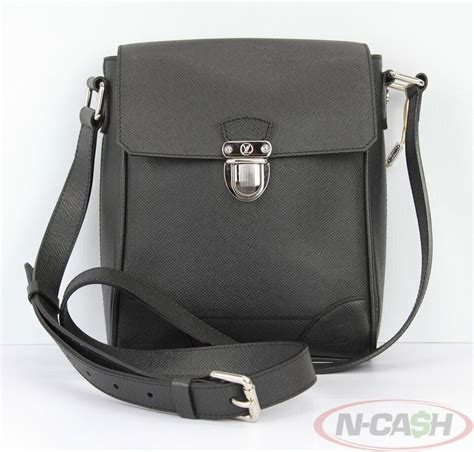 Louis Vuitton Luka Ardoise Taiga Leather Bag N Cash