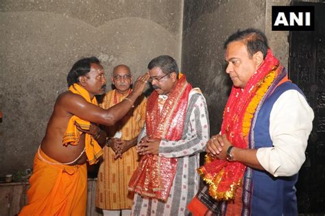 Assam Cm Accuses Vk Pandian Of Controlling Odisha Cm Calls For Hc
