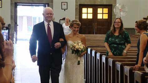 Bride Walked Down Aisle By Man Who Received Her Fathers Heart Itv News