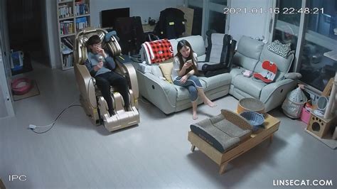 젊은 커플이 사랑을 나누고 있습니다 그녀의 신음소리는 너무 커서 문을 닫아도 들릴 정도입니다 그녀의 목소리만 들어도 사정감이 밀려옵니다 해킹된 한국 가정용 Ip