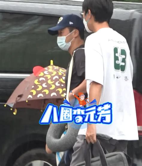 Recently Some Media Photographed Wu Jing Showing Up With His Son Wu Jing Seemed To Have Just