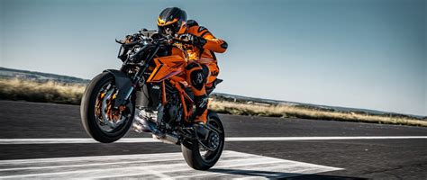 Moto Black Weeks KTM 1390 SUPER DUKE R EVO 2024 pomarańczowy