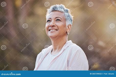 La Naturaleza Y El Pensamiento De Las Mujeres De Edad Avanzada Al Aire