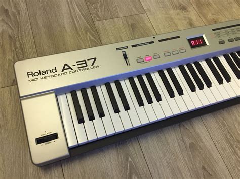 Roland A 37 76 Key Midi Keyboard Controller 興趣及遊戲 音樂、樂器 And 配件 樂器 Carousell