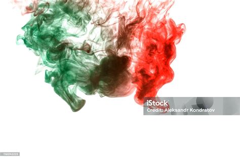 흰색 배경에 녹색과 빨간색 색상의 신비한 형태의 유령 옷 인쇄 곡선에 대한 스톡 사진 및 기타 이미지 곡선 구름 귀신