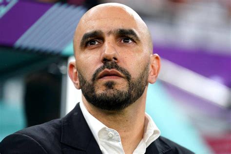 الركراكي وبن شيخة يتنافسان على أفضل مدرب أفريقي