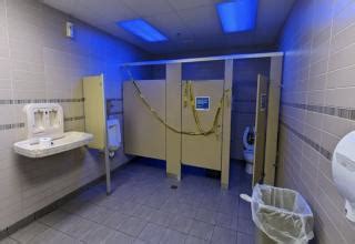 25 Gross Public Restrooms Nobody Should Be Allowed To Use Anymore Eww Gallery EBaum S World