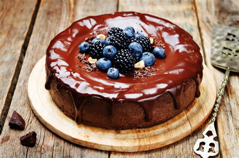 Торт с шоколадным кремом и ягодами · бесплатная фотография от Food