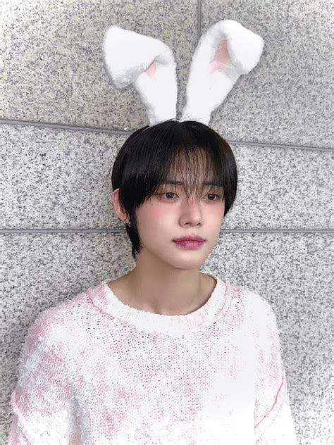 Txt Fans Cant Get Over Yeonjuns Adorable Bunny Outfit At Inkigayo