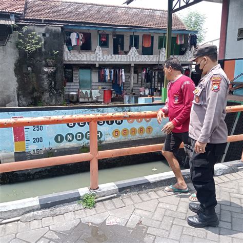 Polsek Krembangan Cek Debit Pompa Air Tanjung Sadari Wapada Adanya Potensi Banjir